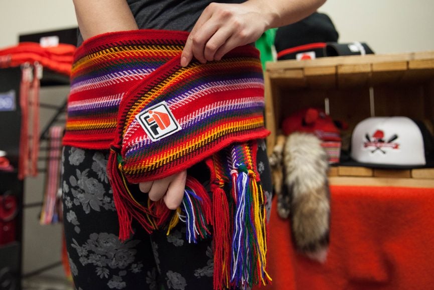 6 STEPS TO TYING YOUR SASH LIKE A REAL VOYAGEUR - Festival du Voyageur